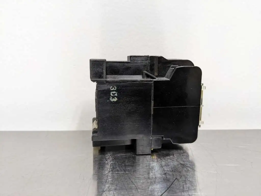 Kasuga MUF10-4 Magnetic Contactor 20A – NEO Surplus