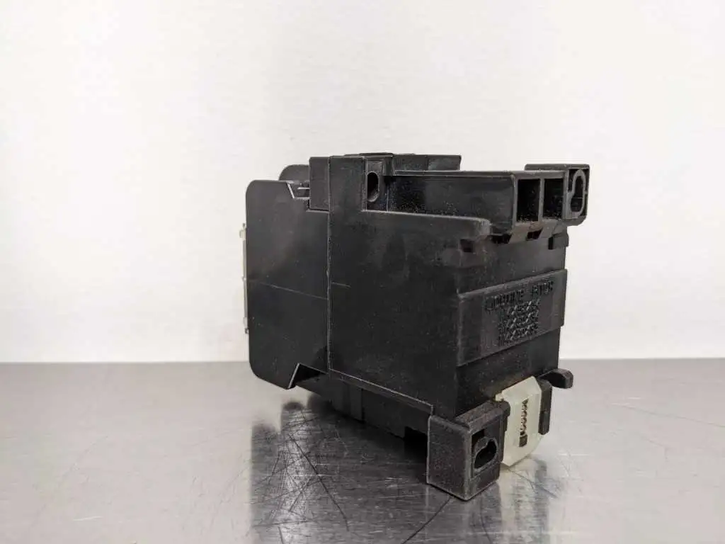 Kasuga MUF10-4 Magnetic Contactor 20A – NEO Surplus