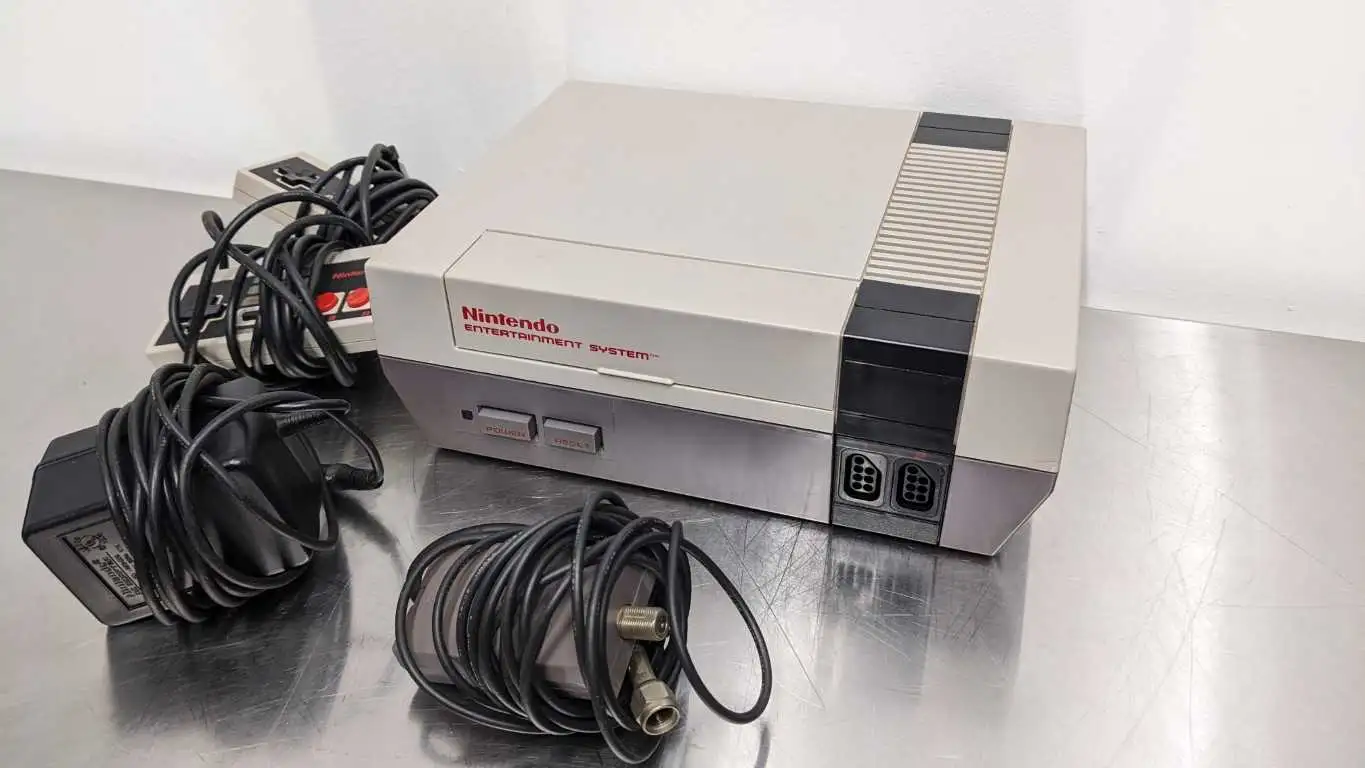 Nintendo NES-001 Console and 2 Controllers NES-004 Power Adapter NES ...
